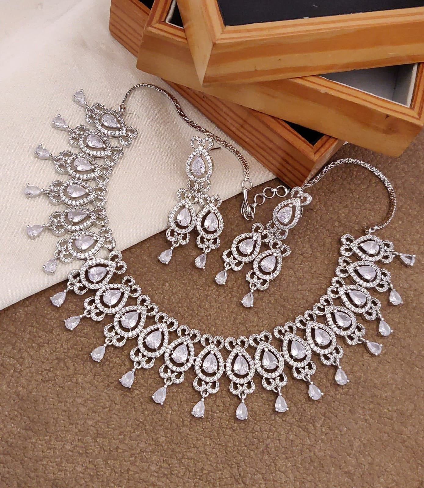 20 Fake Jewelry that Looks Real How To Buy It GigWise