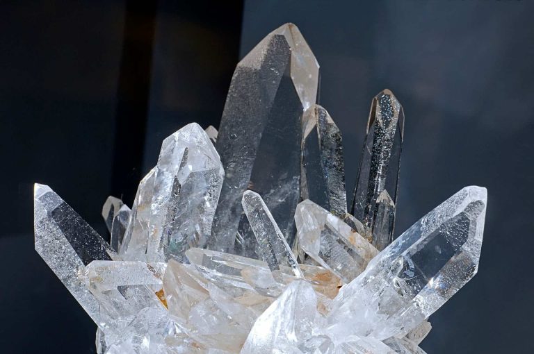 Guide on Microcrystalline Quartz: Different Types of Quartz Gems - GigWise