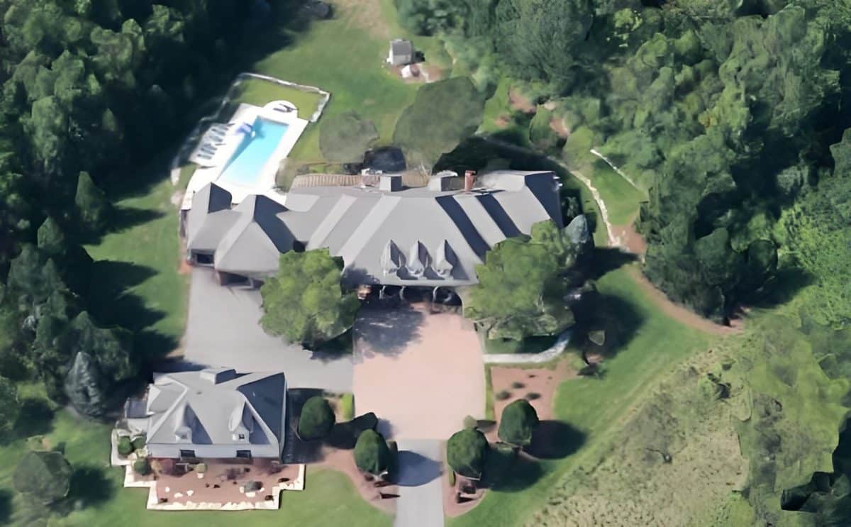 A Peek Inside Eric Clapton's Opulent Ohio Mansion - GigWise