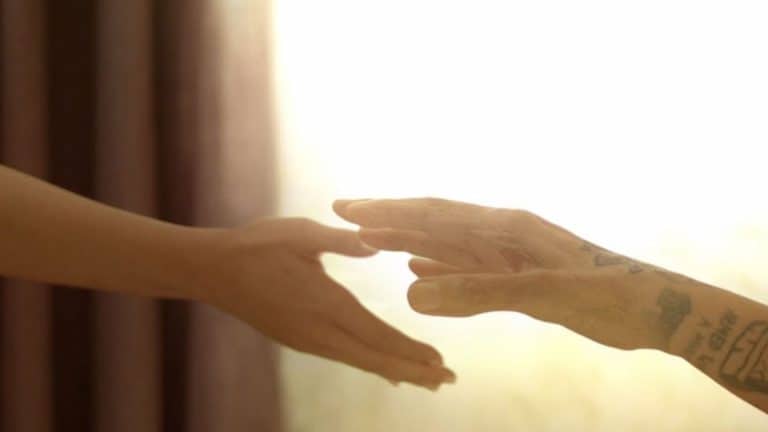 Dionela Sining Lyrics: A Quick Look at This Moving Song - GigWise