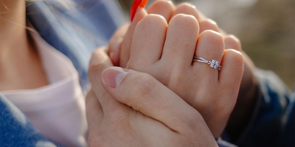 Symbolic Sparkle: Choosing the Perfect Moissanite Promise Ring - GigWise